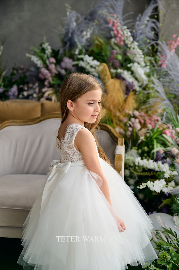 Modern Flower Girl Styles in Mexicantown: Grace and Elegance for Every ...